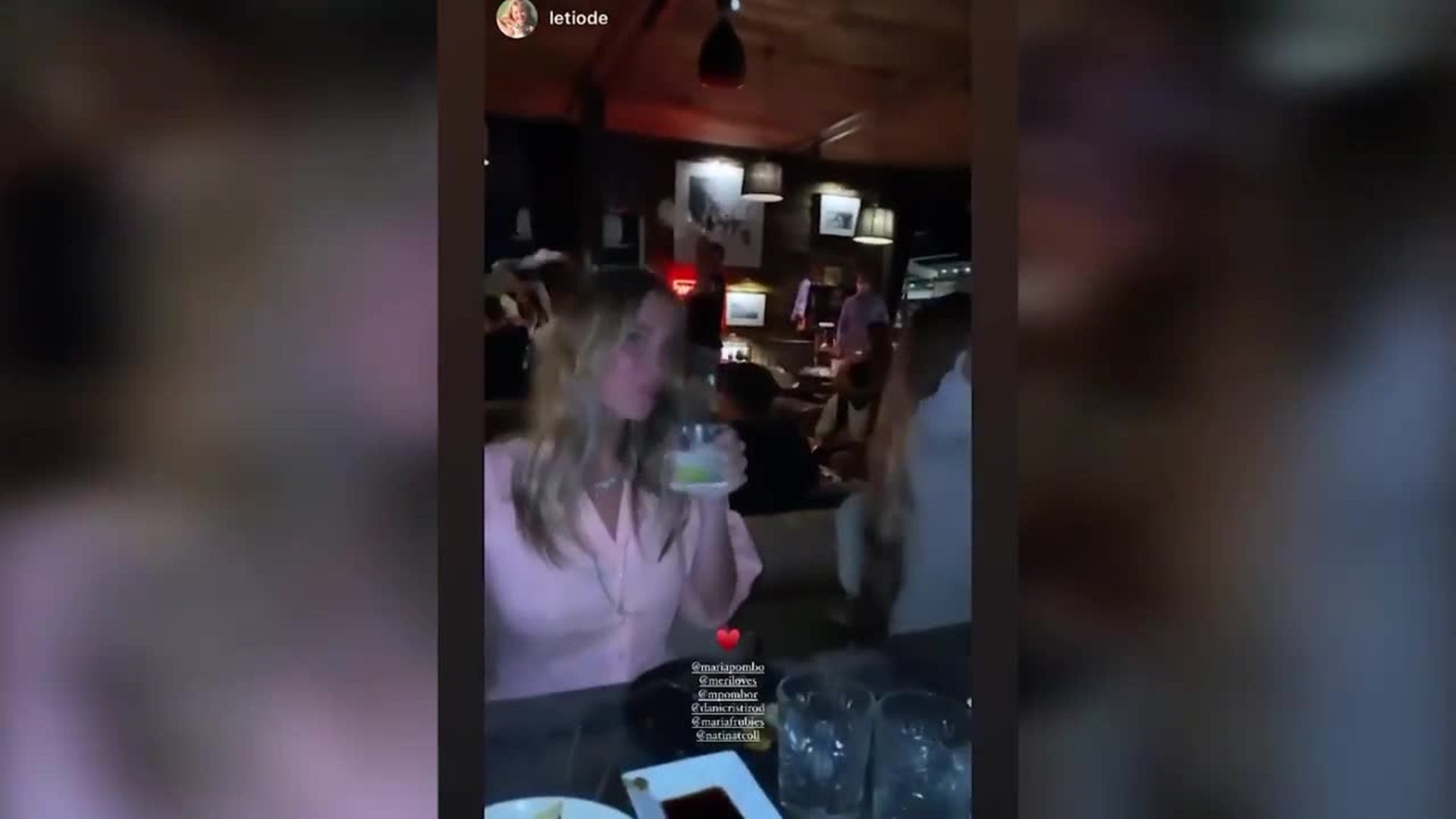 María Pombo disfruta del sol de Ibiza con su hermana y amigas | Hoy
