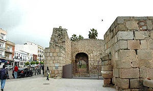 La Alcazaba Árabe estrena la Puerta del Puente | Hoy