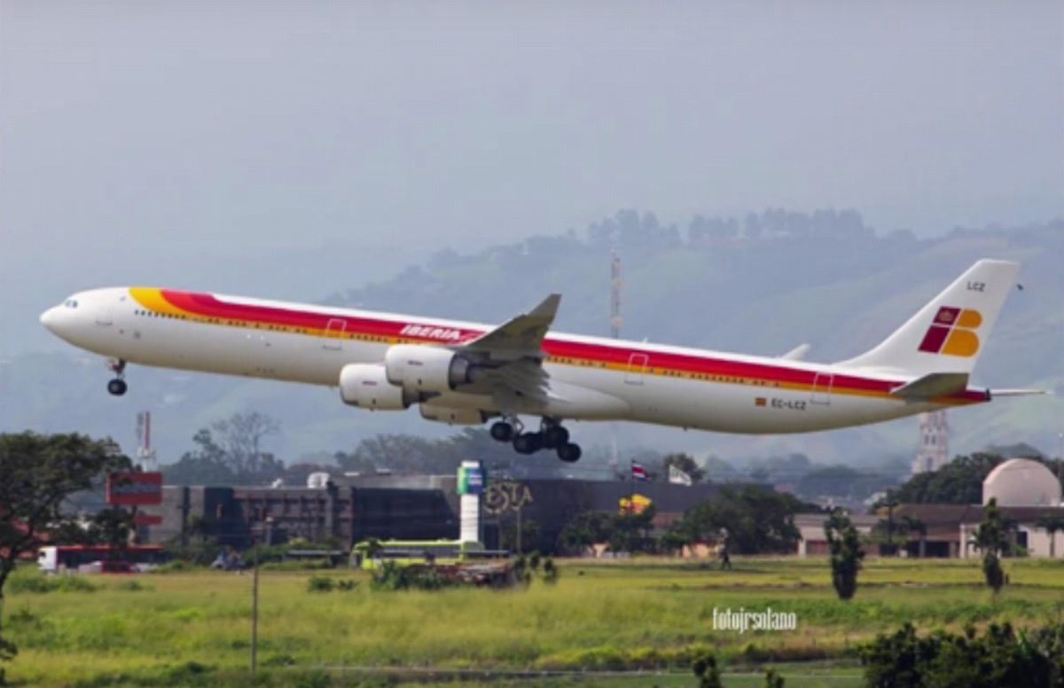 Impresionante aterrizaje de un avión de IBERIA en Costa Rica | Hoy